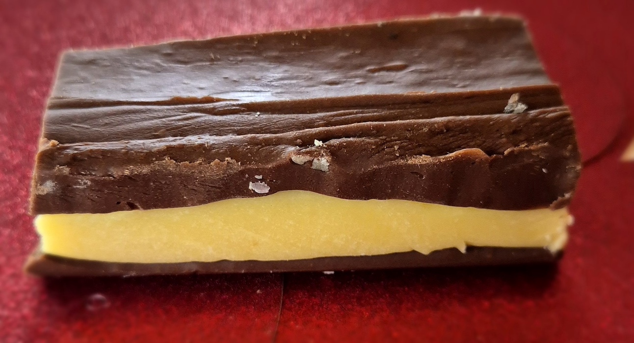 Pineapple Lump Fudge Slice – Devine Fudge